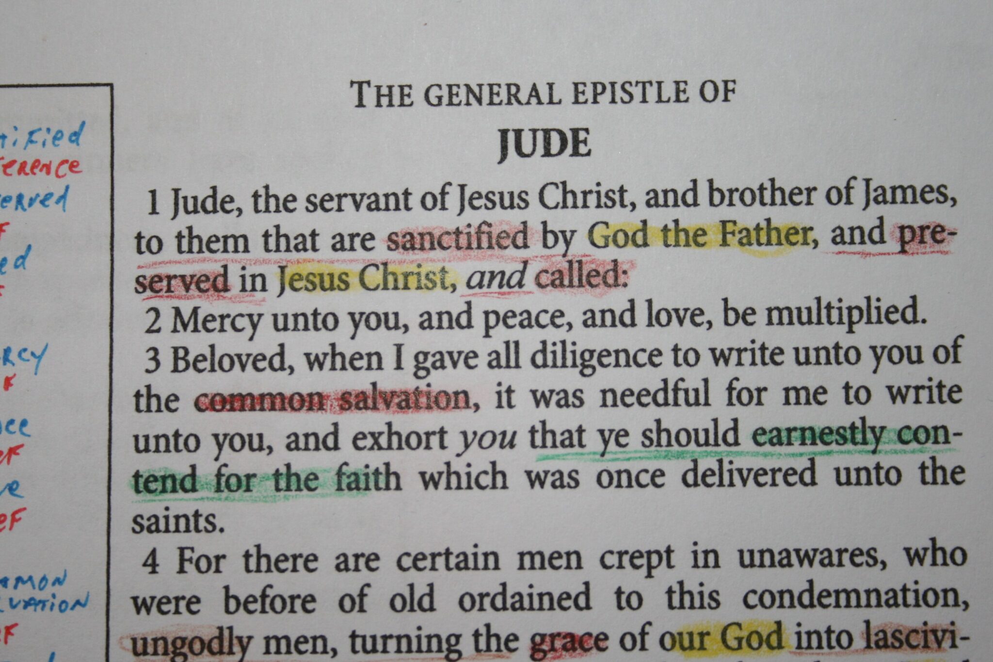 El simbolismo del manto en la Biblia: significado espiritual