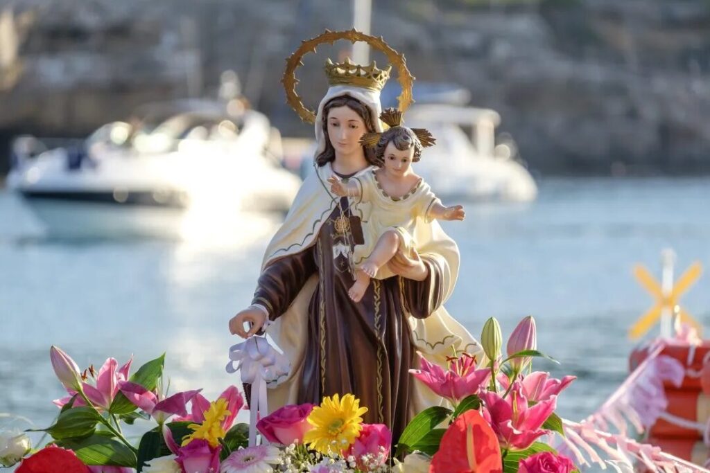 Inspiración y devoción: frases hermosas a la Virgen del Carmen